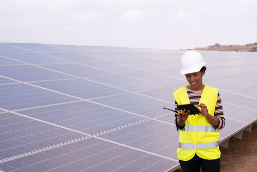 Canada's $20B Cleantech Export Goal: Challenges & Solutions - Mitacs